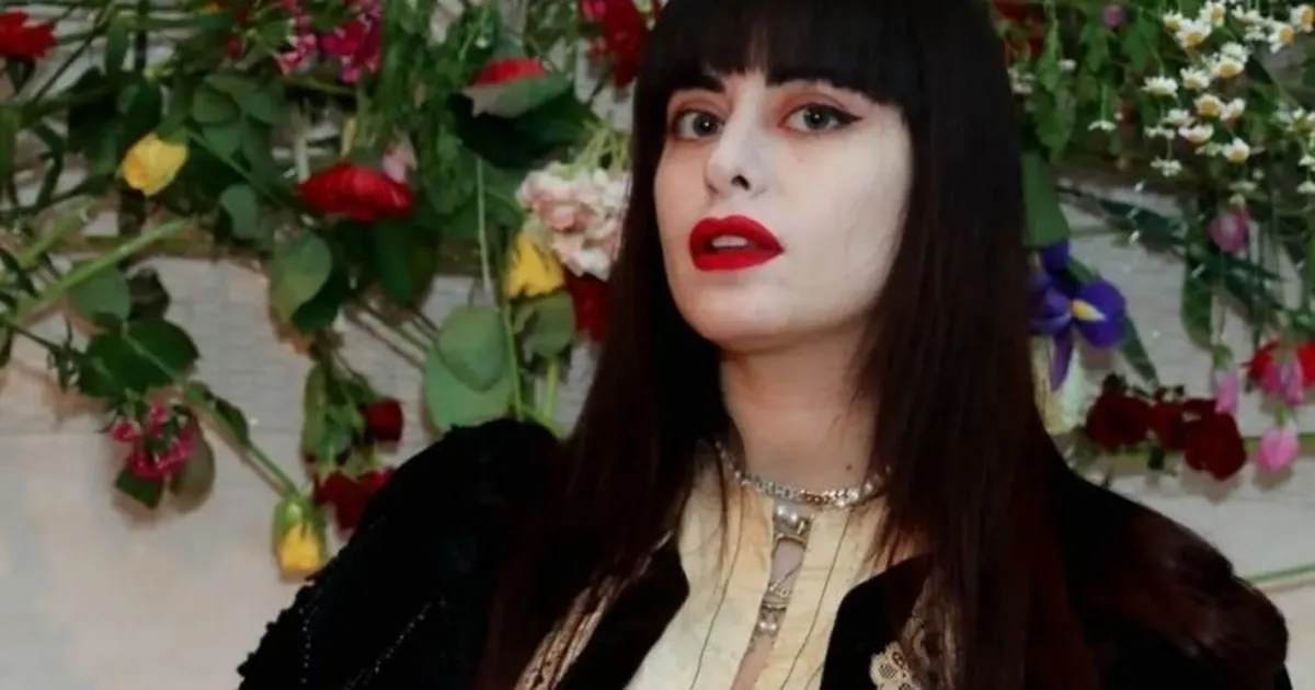 Bella Hadid ve Kylie Jenner gibi isimleri giydiren Dilara Fındıkoğlu şok iddialarla gündemde ...